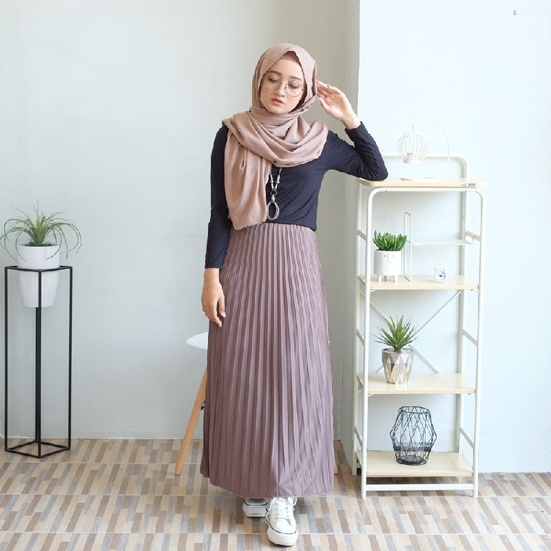15 Model Baju yang Cocok Dipakai dengan Rok Panjang - parasayu.net