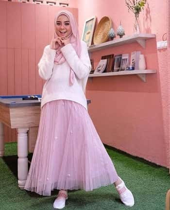 Tampil Cantik dengan Style Outfit Warna Soft Pink - parasayu.net