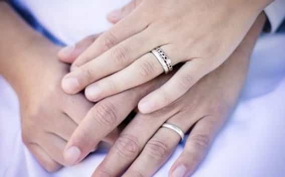 Dimanakah Letak Cincin Tunangan yang Benar? - parasayu.net