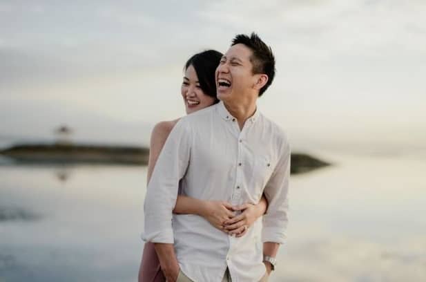 Agar Semakin Romantis, Inilah 9 Pose Prewedding yang Kekinian