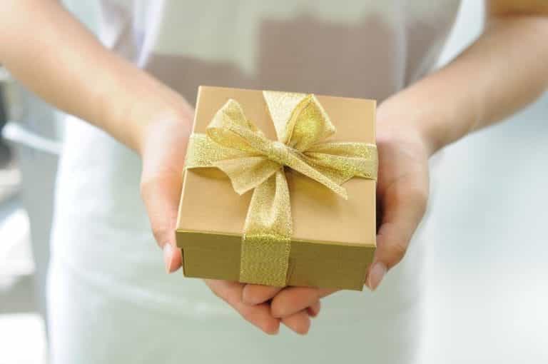 8 Ide Hadiah Ulang Tahun Pernikahan yang Berkesan - parasayu.net