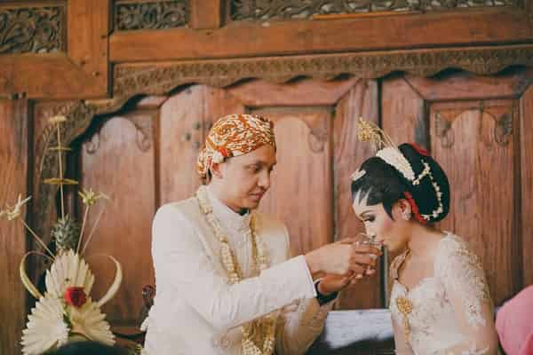 Tata Cara Upacara Panggih dalam Pernikahan Adat Jawa - parasayu.net