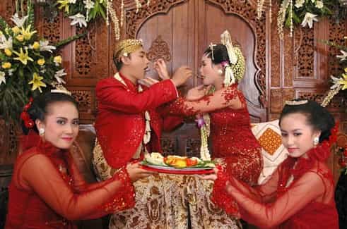 Tata Cara Upacara Panggih dalam Pernikahan Adat Jawa - parasayu.net
