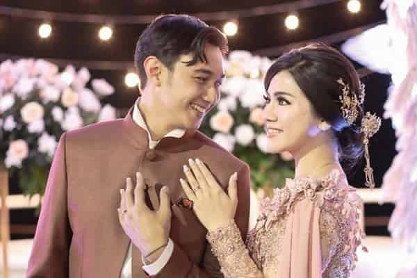 Lamaran Pernikahan: Syarat, Tips, Seserahan serta Susunan Acara